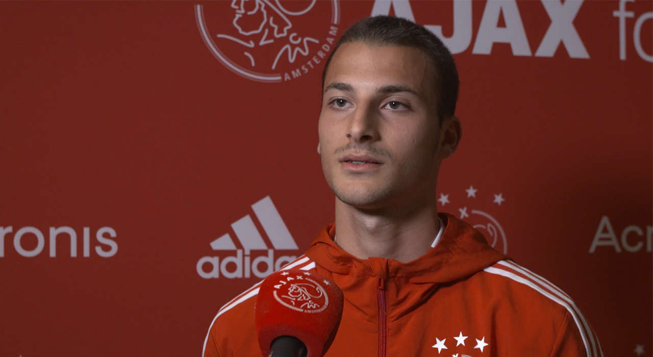 Eerste profcontract Milovanovic maakt verdediger trots: 'Blind is mijn ...