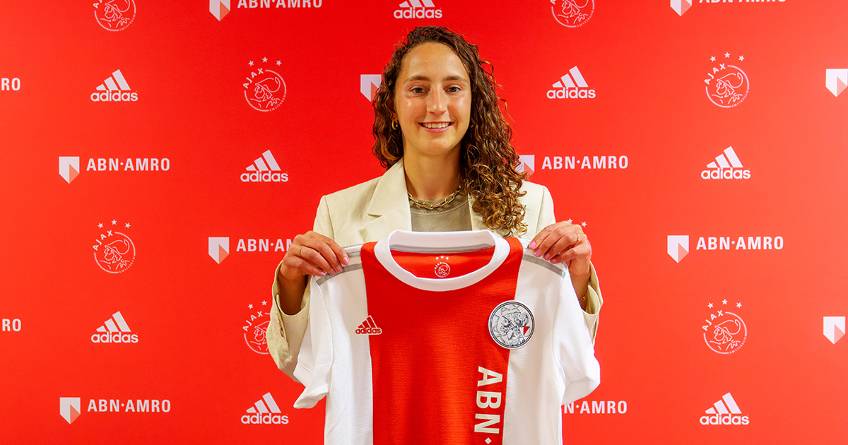 Verhoeve zet handtekening onder nieuw contract bij Ajax Vrouwen
