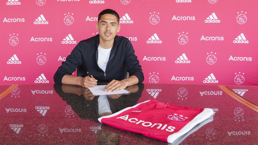Ajax contracteert Tristan Gooijer